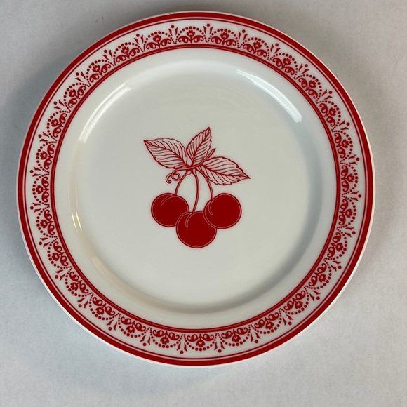 Youngs | Dining | Youngs Incorporated Cherry Dinner Plate | Poshmark